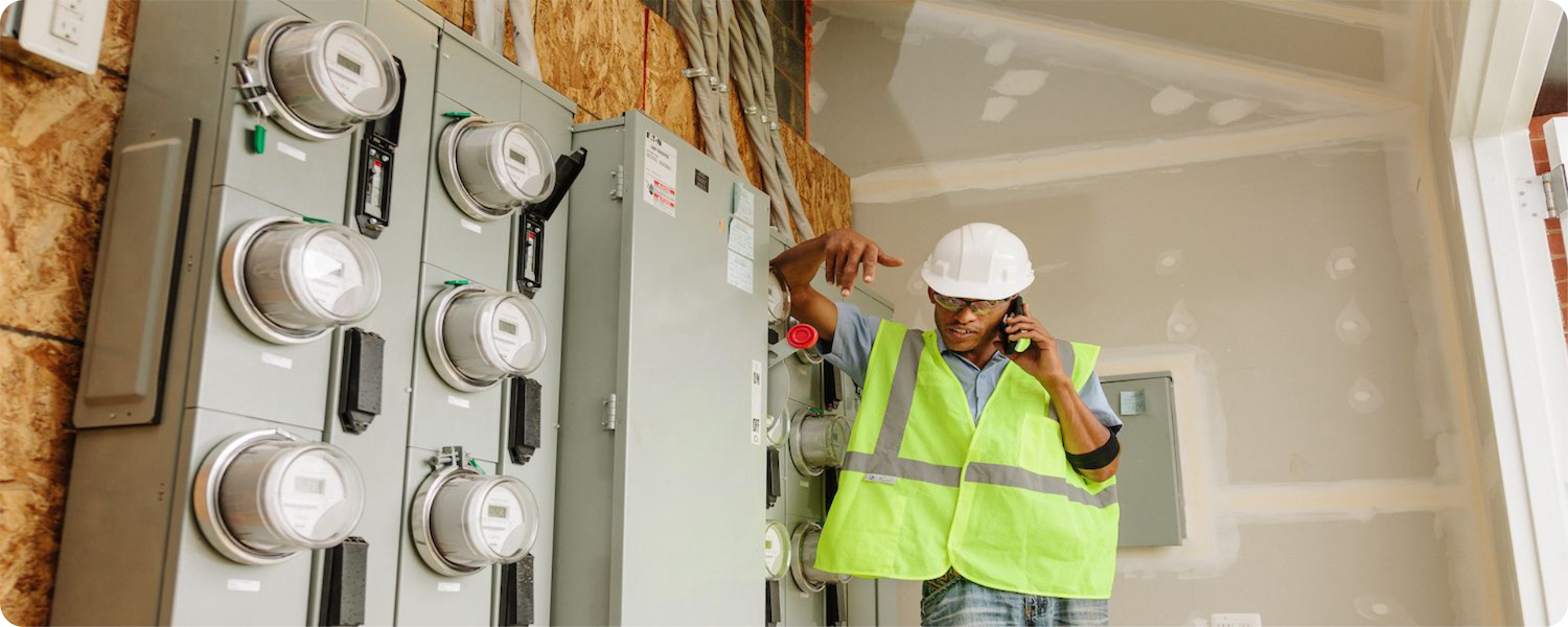 3 Reasons To Hire Commercial Electrical Contractors